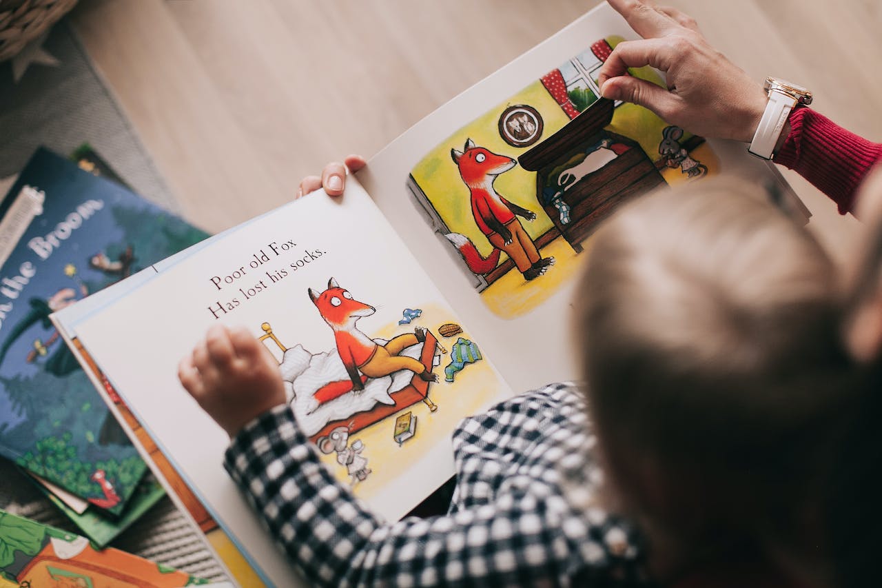 Charting Your Child's Literacy Growth: Reading Milestones by Age | Mamikon